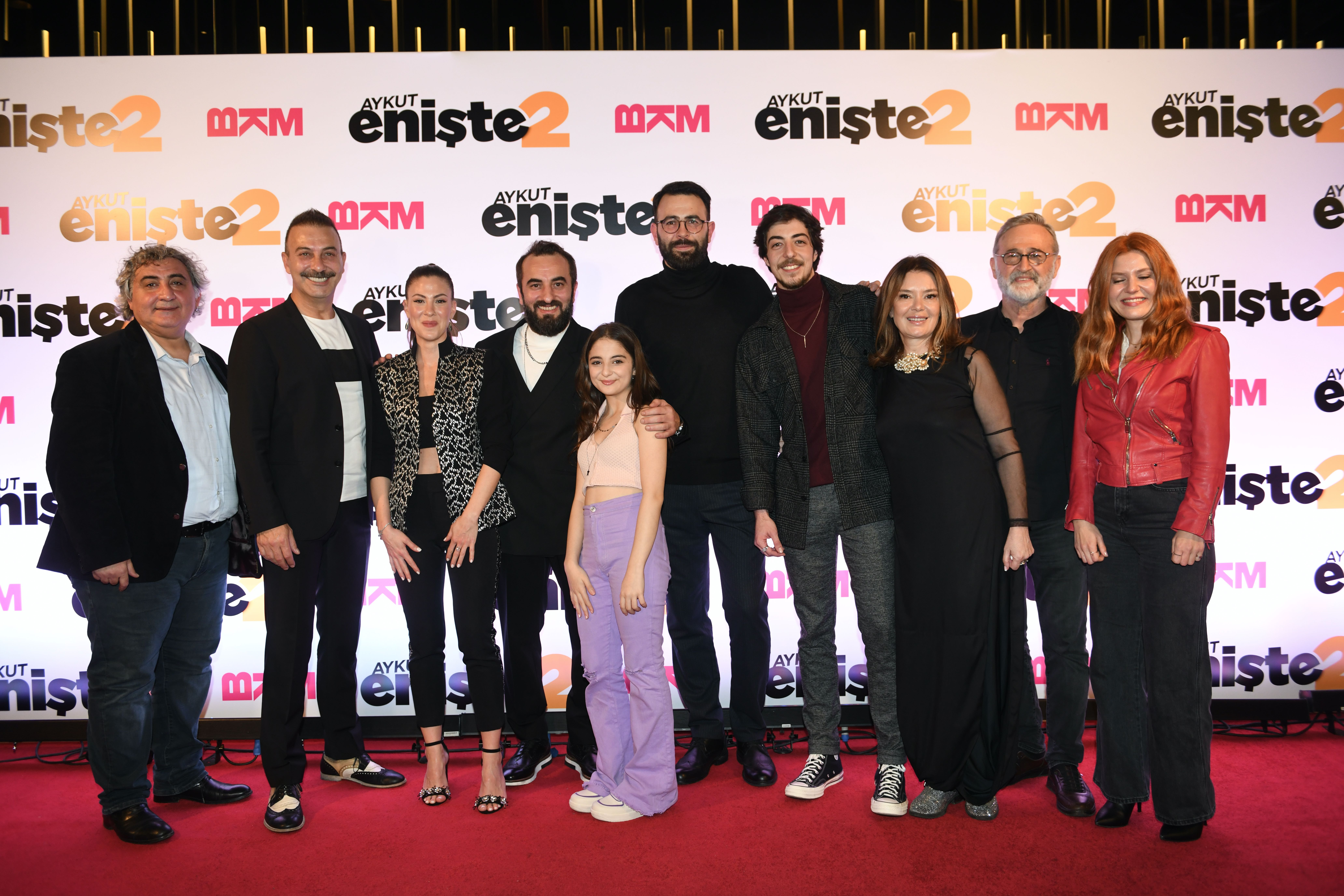 "Aykut Enişte 2" Kahkahalarla İzlendi
