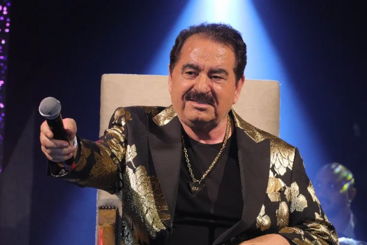 İbrahim Tatlıses Kıyafetiyle Dikkatleri Üzerine Çekti