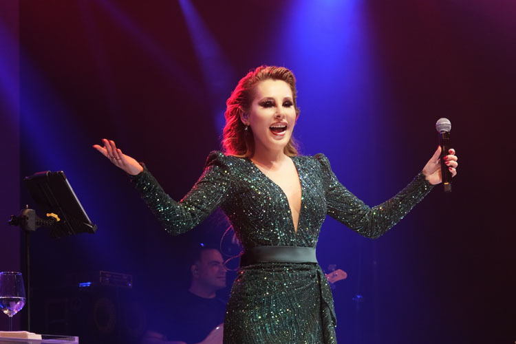 Funda Arar'dan Genç Müzisyenlere Tavsiye!