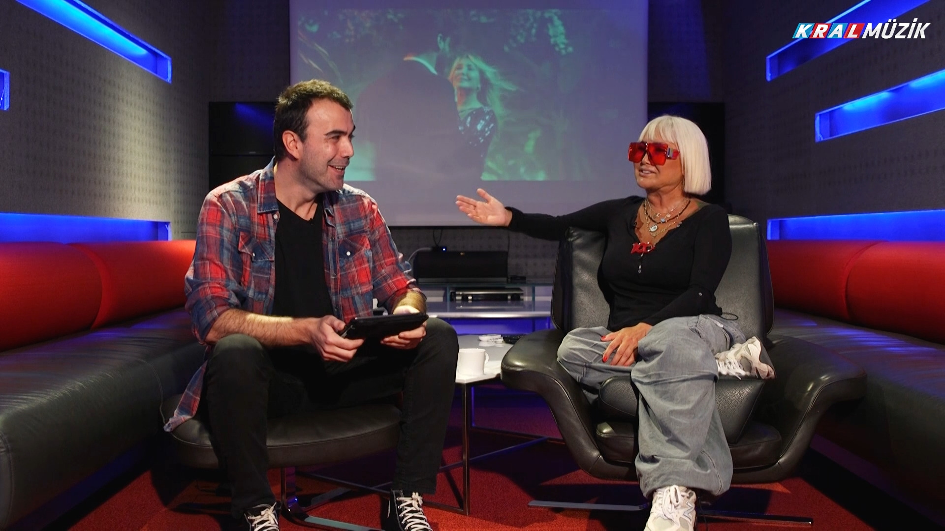 Serhat Tekin ve Yonca Evcimik'ten Keyifli Sohbet!