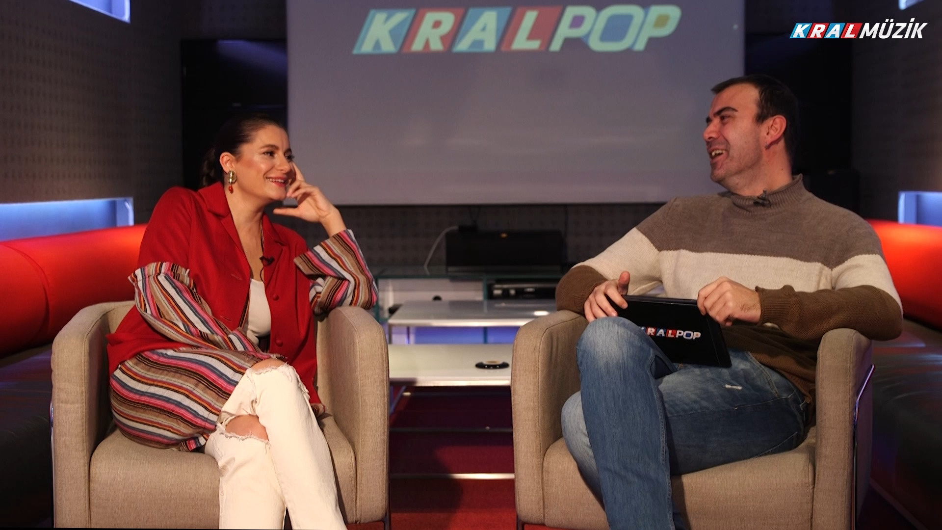 Atiye İle Çok Özel!